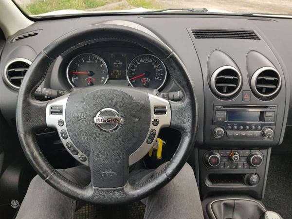 White Nissan Qashqai 2014 in Siauliai, with an engine capacity of 1.60 L and mileage of 272 thousand km for 3650 €, photo 9 on AUTOMOTO.COM.LV