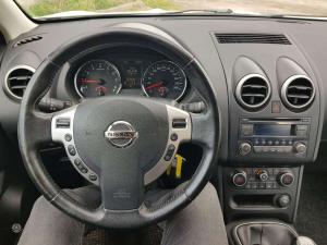 White Nissan Qashqai 2014 in Siauliai, with an engine capacity of 1.60 L and mileage of 272 thousand km for 3650 €, photo 10 on AUTOMOTO.COM.LV
