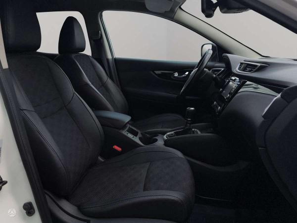 White Nissan Qashqai 2014 in Vilnius, with an engine capacity of 1.20 L and mileage of 226 thousand km for 7999 €, photo 8 on AUTOMOTO.COM.LV