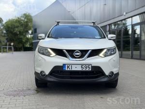 White Nissan Qashqai 2014 in Riga, with an engine capacity of 1.20 L and mileage of 227 thousand km for 8000 €, photo 3 on AUTOMOTO.COM.LV
