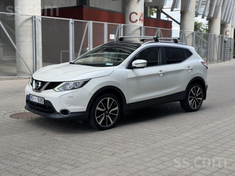 White Nissan Qashqai 2014 in Riga, with an engine capacity of 1.20 L and mileage of 227 thousand km for 8000 €, photo 4 on AUTOMOTO.COM.LV