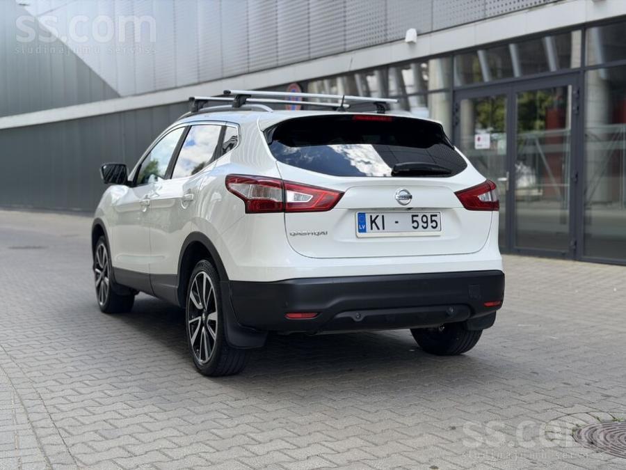 White Nissan Qashqai 2014 in Riga, with an engine capacity of 1.20 L and mileage of 227 thousand km for 8000 €, photo 5 on AUTOMOTO.COM.LV