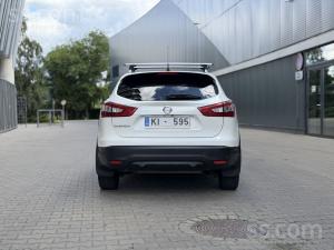 White Nissan Qashqai 2014 in Riga, with an engine capacity of 1.20 L and mileage of 227 thousand km for 8000 €, photo 6 on AUTOMOTO.COM.LV