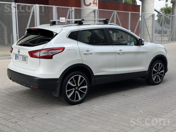 White Nissan Qashqai 2014 in Riga, with an engine capacity of 1.20 L and mileage of 227 thousand km for 8000 €, photo 7 on AUTOMOTO.COM.LV