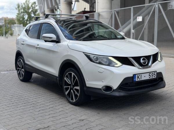 White Nissan Qashqai 2014 in Riga, with an engine capacity of 1.20 L and mileage of 227 thousand km for 8000 €, photo 8 on AUTOMOTO.COM.LV