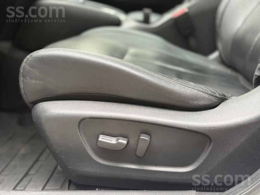 White Nissan Qashqai 2014 in Riga, with an engine capacity of 1.20 L and mileage of 227 thousand km for 8000 €, photo 13 on AUTOMOTO.COM.LV
