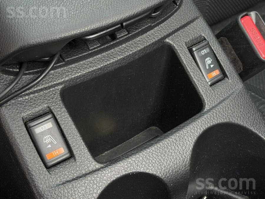 White Nissan Qashqai 2014 in Riga, with an engine capacity of 1.20 L and mileage of 227 thousand km for 8000 €, photo 25 on AUTOMOTO.COM.LV