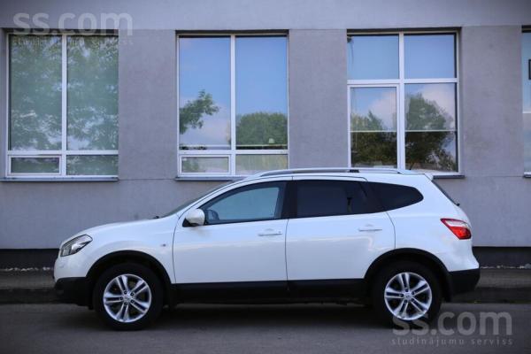 White Nissan Qashqai 2014 in Riga, with an engine capacity of 1.60 L and mileage of 313 thousand km for 4995 €, photo 2 on AUTOMOTO.COM.LV