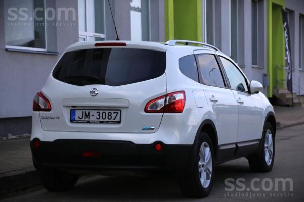 White Nissan Qashqai 2014 in Riga, with an engine capacity of 1.60 L and mileage of 313 thousand km for 4995 €, photo 6 on AUTOMOTO.COM.LV