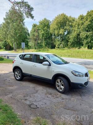 White Nissan Qashqai 2014 in Riga, with an engine capacity of 1.60 L and mileage of 261 thousand km for 5300 €, photo  on AUTOMOTO.COM.LV