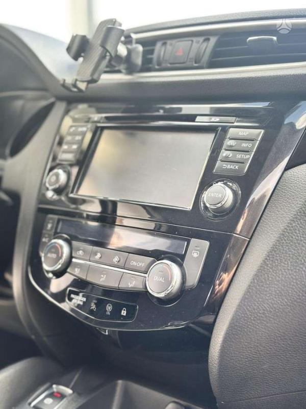 White Nissan Qashqai 2014 in Klaipeda, with an engine capacity of 1.60 L and mileage of 293 thousand km for 6950 €, photo 7 on AUTOMOTO.COM.LV