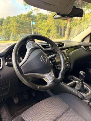 White Nissan Qashqai 2014 in Klaipeda, with an engine capacity of 1.60 L and mileage of 293 thousand km for 6950 €, photo 9 on AUTOMOTO.COM.LV