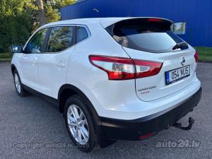 White Nissan Qashqai 2014 in Paide, with an engine capacity of 1.50 L and mileage of 267 thousand km for 7490 €, photo 5 on AUTOMOTO.COM.LV