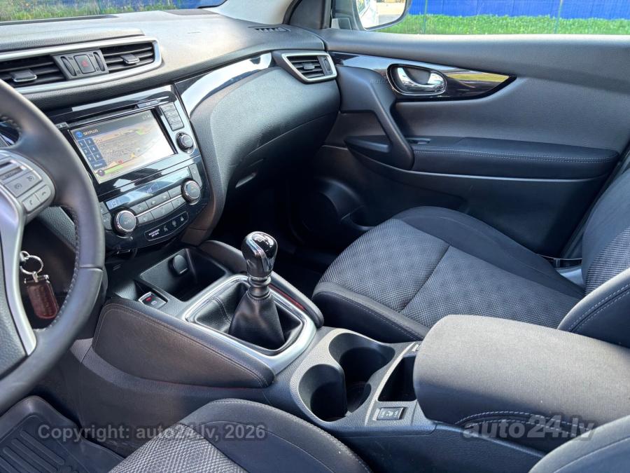 White Nissan Qashqai 2014 in Paide, with an engine capacity of 1.50 L and mileage of 267 thousand km for 7490 €, photo 13 on AUTOMOTO.COM.LV