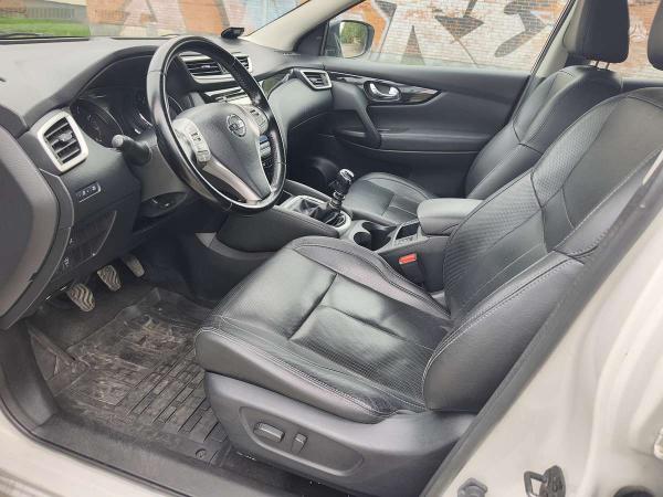 White Nissan Qashqai 2014 in Siauliai, with an engine capacity of 1.20 L and mileage of 192 thousand km for 7500 €, photo 10 on AUTOMOTO.COM.LV