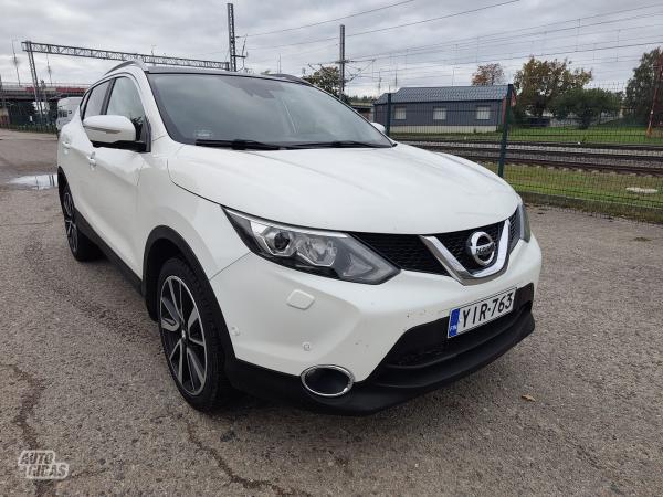 White Nissan Qashqai 2014 in Siauliai, with an engine capacity of 1.20 L and mileage of 192 thousand km for 7500 €, photo 4 on AUTOMOTO.COM.LV