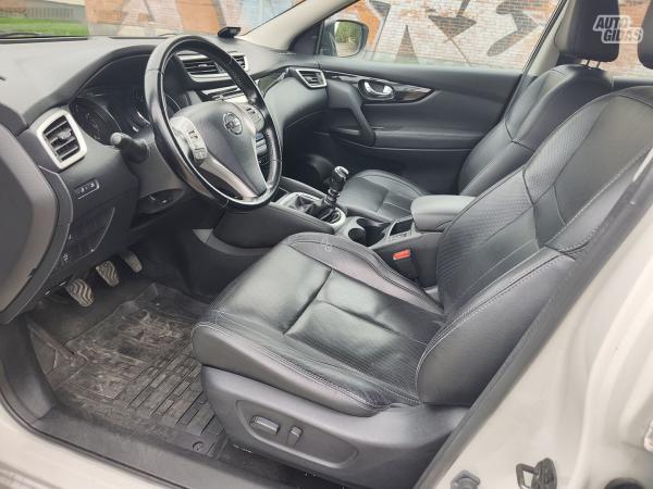 White Nissan Qashqai 2014 in Siauliai, with an engine capacity of 1.20 L and mileage of 192 thousand km for 7500 €, photo 10 on AUTOMOTO.COM.LV