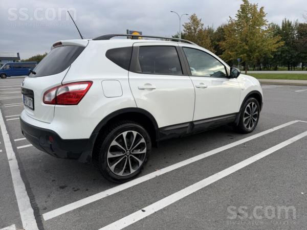 Balts Nissan Qashqai 2014 Rīga, ar dzinēja tilpumu 1.60 L un nobraukumu 145 tūkst. km par 7800 €, foto 5 vietnē AUTOMOTO.COM.LV
