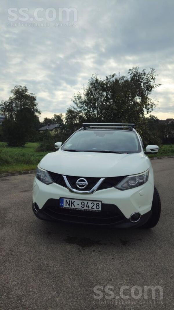 White Nissan Qashqai 2014 in Riga, with an engine capacity of 1.20 L and mileage of 219 thousand km for 8000 €, photo 3 on AUTOMOTO.COM.LV