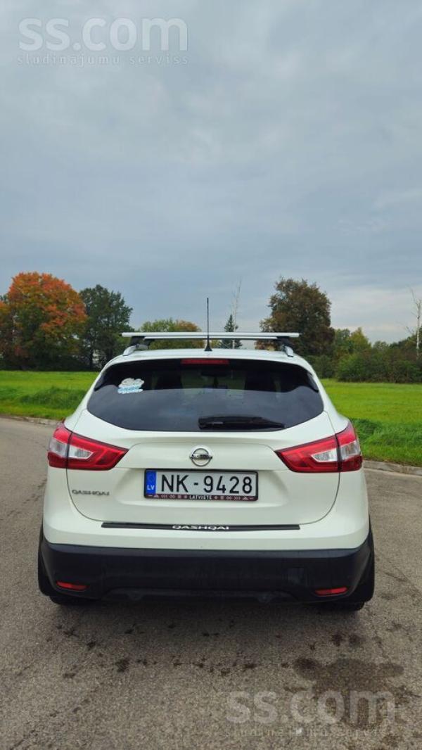 White Nissan Qashqai 2014 in Riga, with an engine capacity of 1.20 L and mileage of 219 thousand km for 8000 €, photo 4 on AUTOMOTO.COM.LV