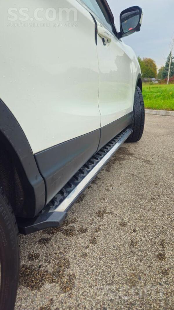 White Nissan Qashqai 2014 in Riga, with an engine capacity of 1.20 L and mileage of 219 thousand km for 8000 €, photo 8 on AUTOMOTO.COM.LV