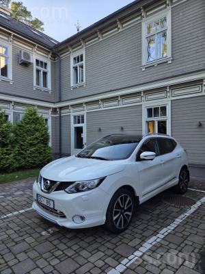 White Nissan Qashqai 2015 in Jurmala, with an engine capacity of 1.60 L and mileage of 178 thousand km for 14000 €, photo 4 on AUTOMOTO.COM.LV