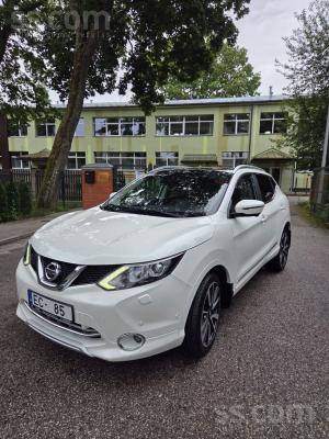 White Nissan Qashqai 2015 in Jurmala, with an engine capacity of 1.60 L and mileage of 178 thousand km for 14000 €, photo 5 on AUTOMOTO.COM.LV