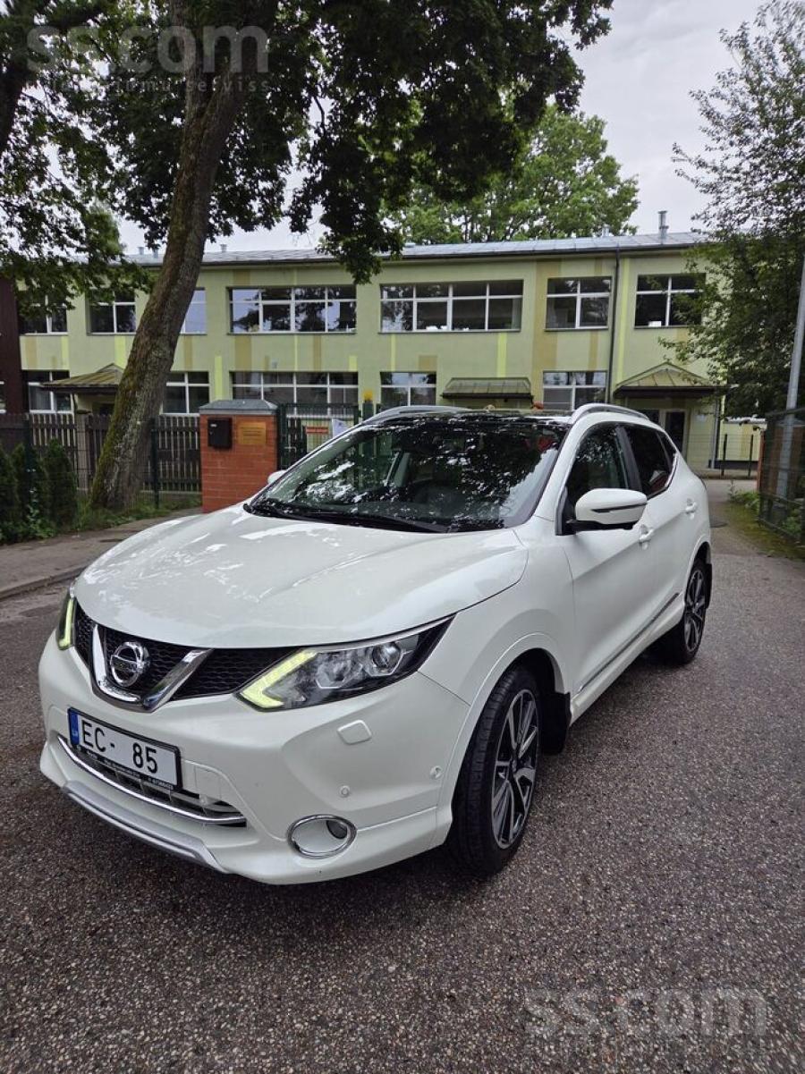 White Nissan Qashqai 2015 in Jurmala, with an engine capacity of 1.60 L and mileage of 178 thousand km for 14000 €, photo 5 on AUTOMOTO.COM.LV