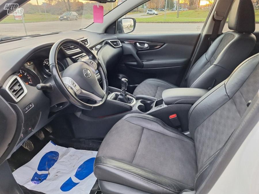 Balts Nissan Qashqai 2015 Tauragė, ar dzinēja tilpumu 1.20 L un nobraukumu 125 tūkst. km par 7500 €, foto 5 vietnē AUTOMOTO.COM.LV