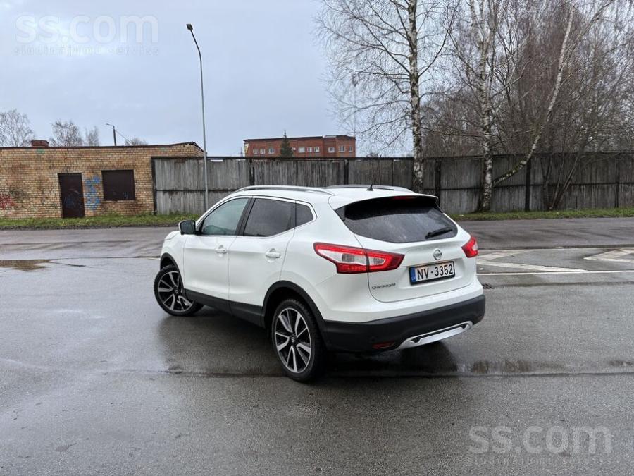 Balts Nissan Qashqai 2015 Rīga, ar dzinēja tilpumu 1.20 L un nobraukumu 110 tūkst. km par 9900 €, foto 2 vietnē AUTOMOTO.COM.LV