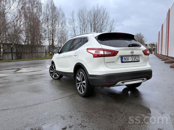 Balts Nissan Qashqai 2015 Rīga, ar dzinēja tilpumu 1.20 L un nobraukumu 110 tūkst. km par 9900 €, foto 5 vietnē AUTOMOTO.COM.LV