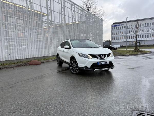 Balts Nissan Qashqai 2015 Rīga, ar dzinēja tilpumu 1.20 L un nobraukumu 110 tūkst. km par 9900 €, foto 6 vietnē AUTOMOTO.COM.LV
