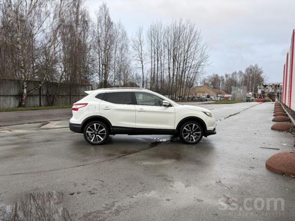 Balts Nissan Qashqai 2015 Rīga, ar dzinēja tilpumu 1.20 L un nobraukumu 110 tūkst. km par 9900 €, foto 7 vietnē AUTOMOTO.COM.LV