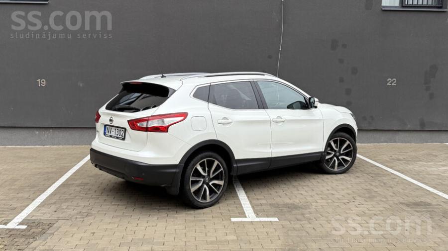 Balts Nissan Qashqai 2015 Rīga, ar dzinēja tilpumu 1.20 L un nobraukumu 125 tūkst. km par 10200 €, foto 2 vietnē AUTOMOTO.COM.LV