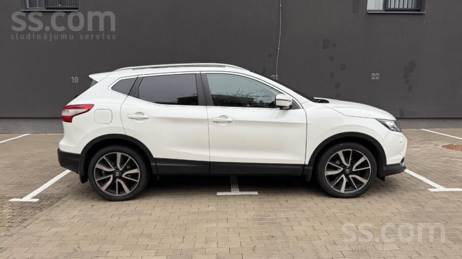 Balts Nissan Qashqai 2015 Rīga, ar dzinēja tilpumu 1.20 L un nobraukumu 125 tūkst. km par 10200 €, foto 5 vietnē AUTOMOTO.COM.LV