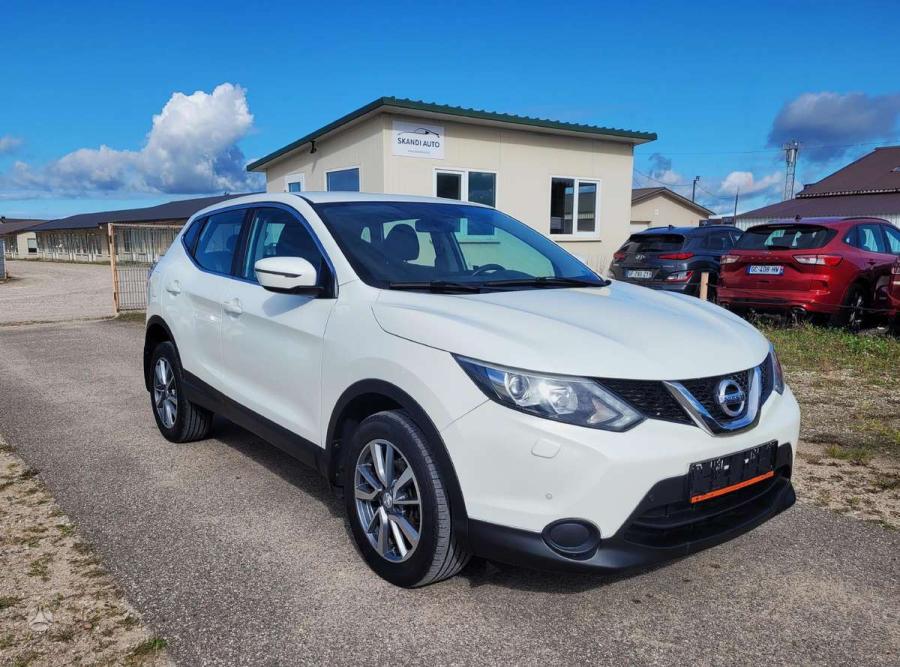 Balts Nissan Qashqai 2015 Viļņa, ar dzinēja tilpumu 1.20 L un nobraukumu 140 tūkst. km par 4500 €, foto 3 vietnē AUTOMOTO.COM.LV