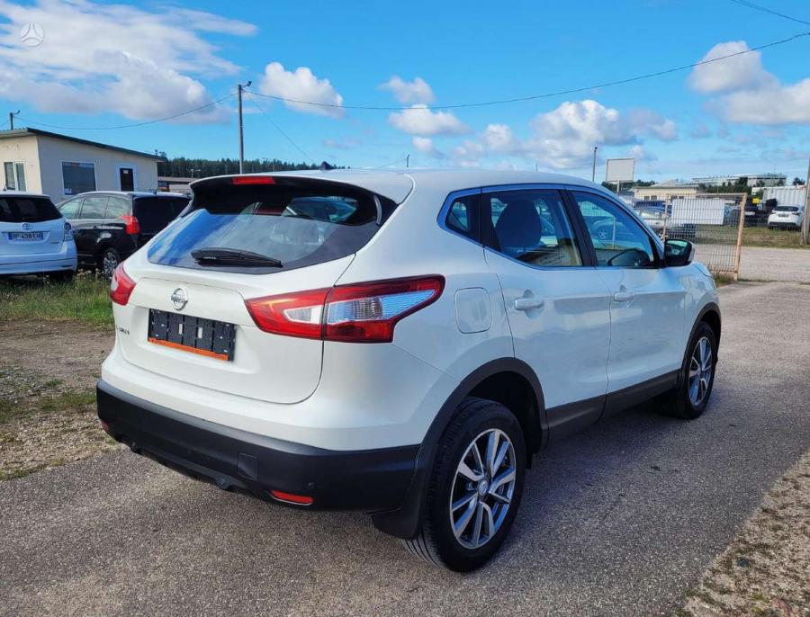 Balts Nissan Qashqai 2015 Viļņa, ar dzinēja tilpumu 1.20 L un nobraukumu 140 tūkst. km par 4500 €, foto 4 vietnē AUTOMOTO.COM.LV
