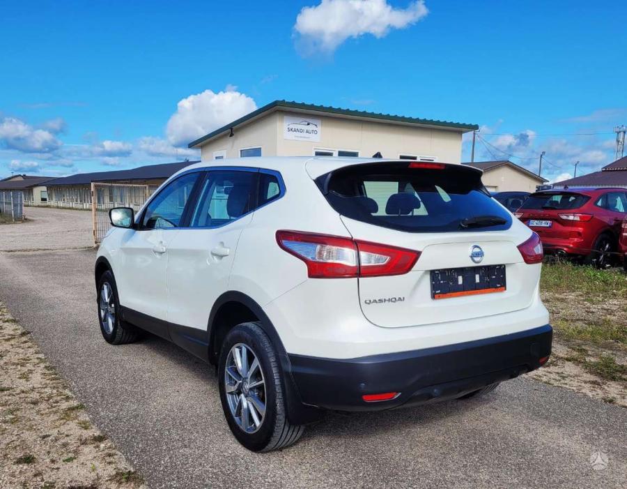 Balts Nissan Qashqai 2015 Viļņa, ar dzinēja tilpumu 1.20 L un nobraukumu 140 tūkst. km par 4500 €, foto 5 vietnē AUTOMOTO.COM.LV