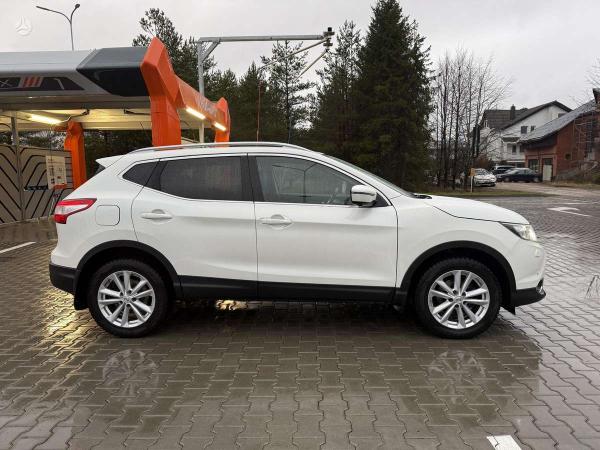 Balts Nissan Qashqai 2015 Viļņa, ar dzinēja tilpumu 1.20 L un nobraukumu 143 tūkst. km par 9100 €, foto 2 vietnē AUTOMOTO.COM.LV