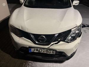 White Nissan Qashqai 2015 in Vilnius, with an engine capacity of 1.60 L and mileage of 165 thousand km for 4999 €, photo 2 on AUTOMOTO.COM.LV