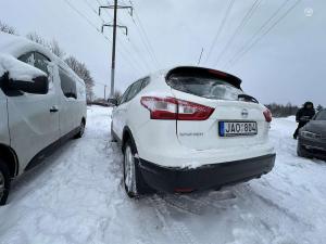 White Nissan Qashqai 2015 in Vilnius, with an engine capacity of 1.60 L and mileage of 165 thousand km for 4999 €, photo 7 on AUTOMOTO.COM.LV