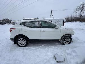 White Nissan Qashqai 2015 in Vilnius, with an engine capacity of 1.60 L and mileage of 165 thousand km for 4999 €, photo 8 on AUTOMOTO.COM.LV