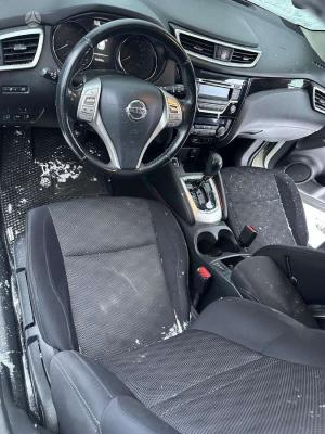 White Nissan Qashqai 2015 in Vilnius, with an engine capacity of 1.60 L and mileage of 165 thousand km for 4999 €, photo 11 on AUTOMOTO.COM.LV