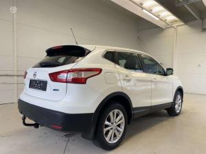 White Nissan Qashqai 2015 in Radviliskis, with an engine capacity of 1.46 L and mileage of 237 thousand km for 8550 €, photo 3 on AUTOMOTO.COM.LV
