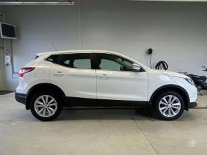 White Nissan Qashqai 2015 in Radviliskis, with an engine capacity of 1.46 L and mileage of 237 thousand km for 8550 €, photo 7 on AUTOMOTO.COM.LV