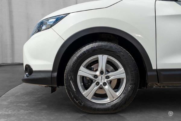 White Nissan Qashqai 2015 in Marijampole, with an engine capacity of 1.20 L and mileage of 183 thousand km for 6650 €, photo 6 on AUTOMOTO.COM.LV
