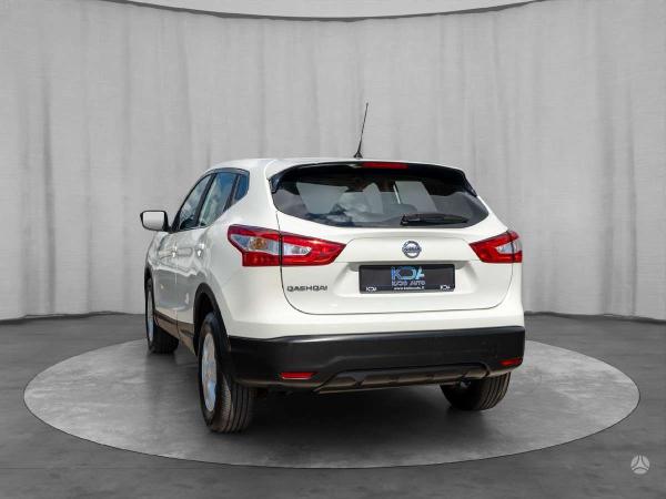 White Nissan Qashqai 2015 in Marijampole, with an engine capacity of 1.20 L and mileage of 183 thousand km for 6650 €, photo 8 on AUTOMOTO.COM.LV
