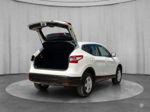 White Nissan Qashqai 2015 in Marijampole, with an engine capacity of 1.20 L and mileage of 183 thousand km for 6650 €, photo 12 on AUTOMOTO.COM.LV
