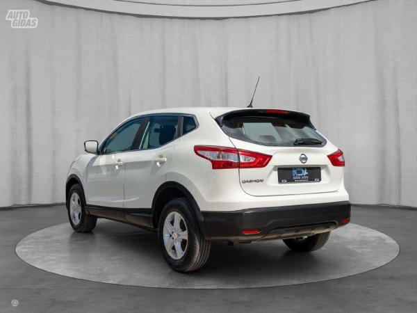 White Nissan Qashqai 2015 in Marijampole, with an engine capacity of 1.20 L and mileage of 183 thousand km for 6650 €, photo 7 on AUTOMOTO.COM.LV