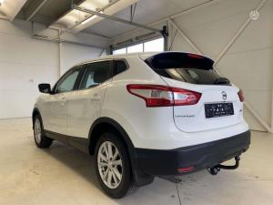 White Nissan Qashqai 2015 in Radviliskis, with an engine capacity of 1.46 L and mileage of 237 thousand km for 8550 €, photo 4 on AUTOMOTO.COM.LV